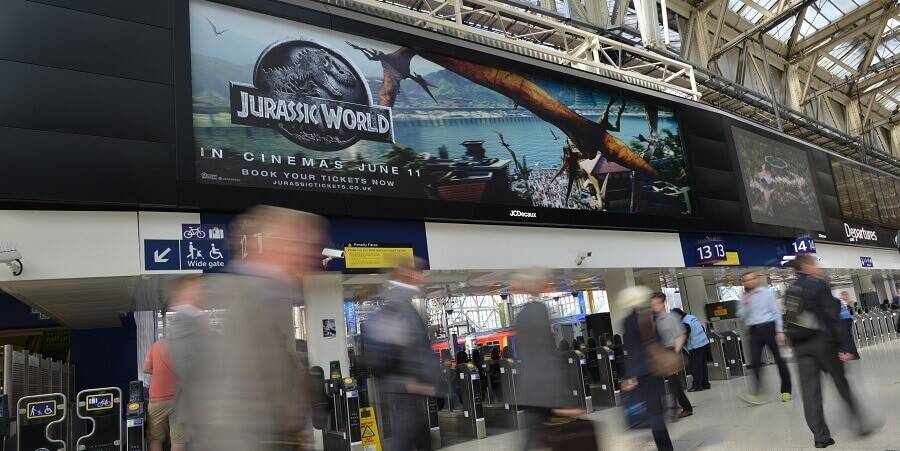 5 impactful ways to use digital public transit signage