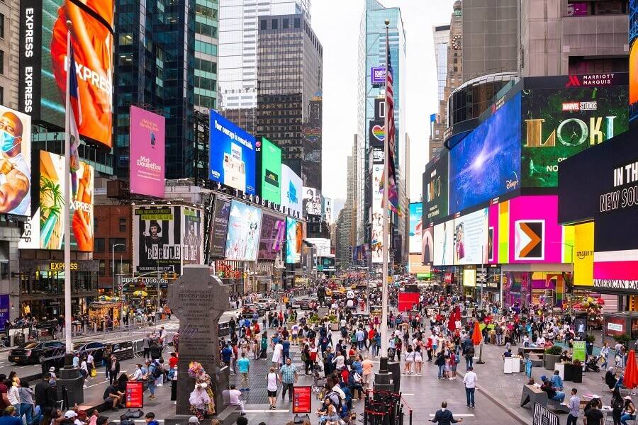 Dynamic digital OOH: Powering compelling advertising experiences ...