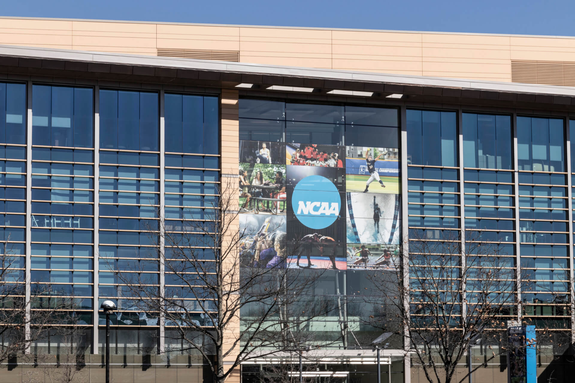 Level up your March Madness marketing game: Digital out-of-home ...