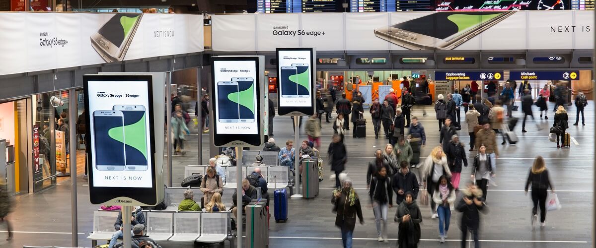 5 impactful ways to use digital public transit signage